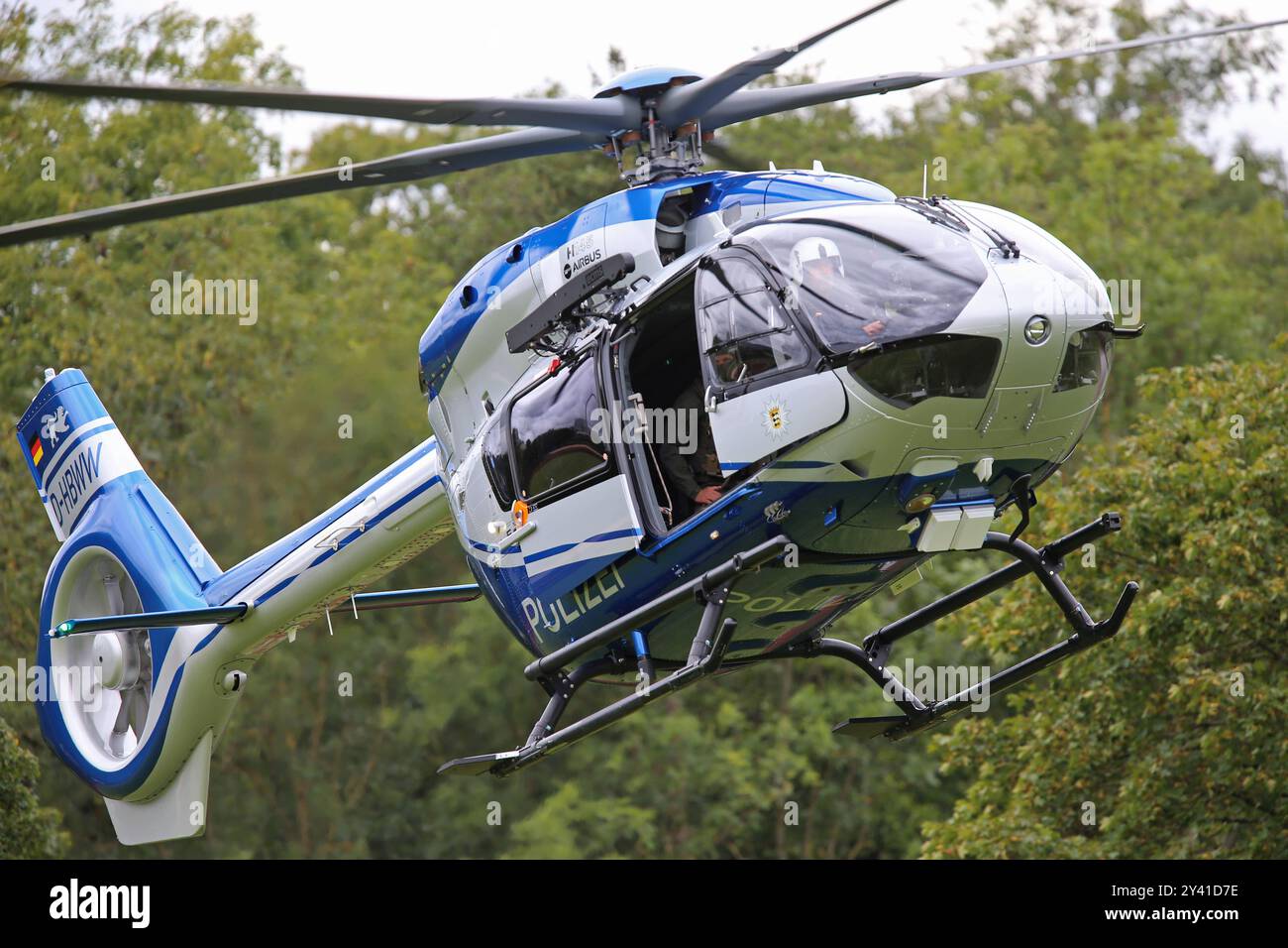 Ein moderner Helikopter der Polizeihubschrauberstaffel BW vom Typ ...