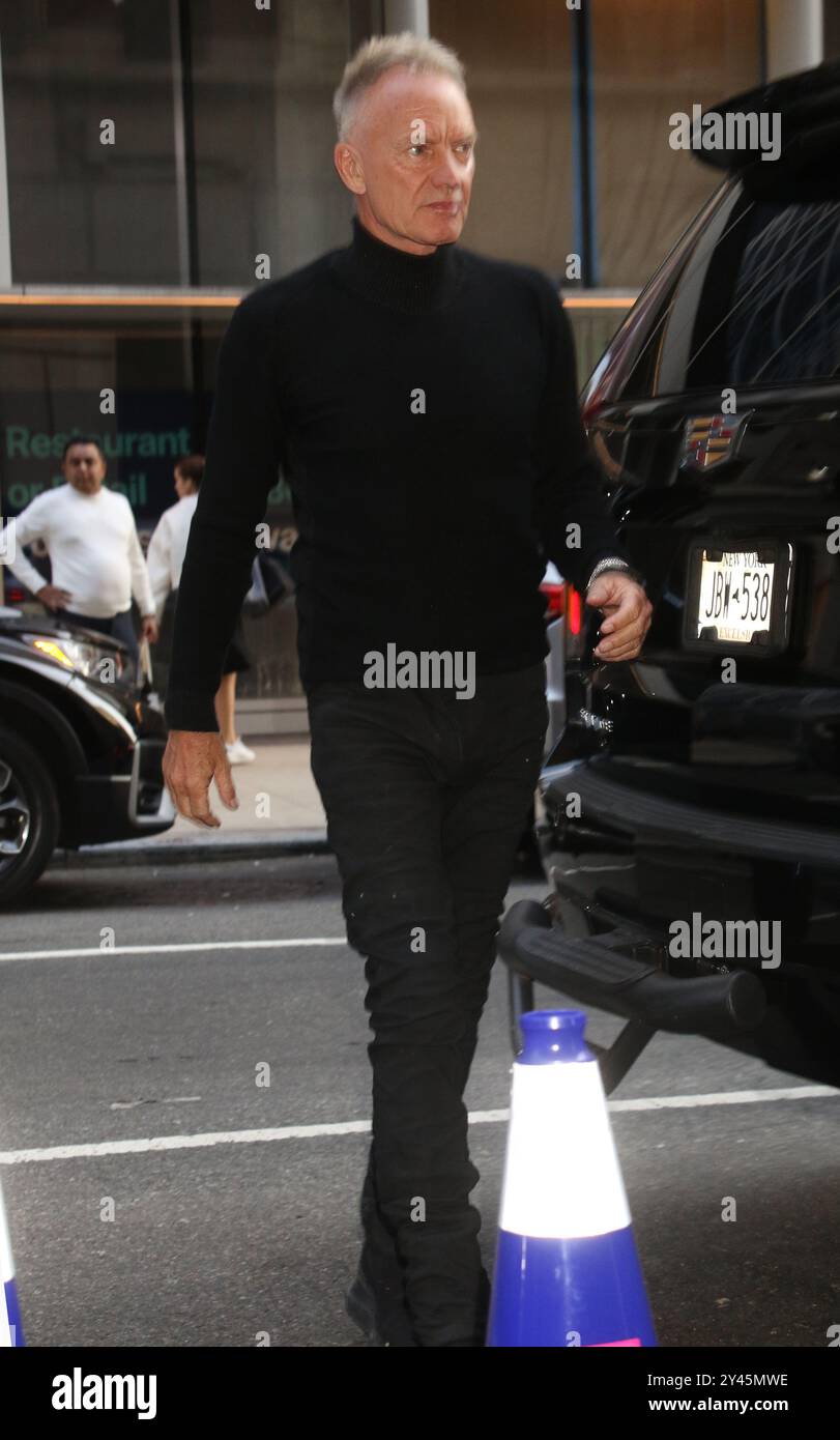 Prominente außerhalb der „Late Show with Stephen Colbert“ Studios mit ...