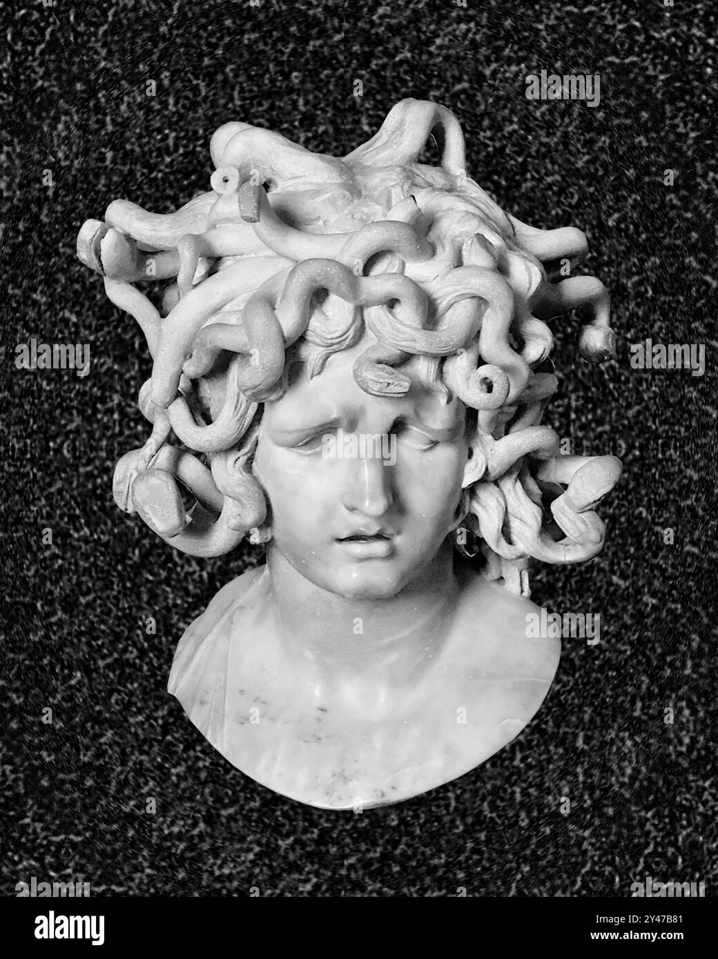 Statua greca medusa Schwarzweiß-Stockfotos und -bilder - Alamy