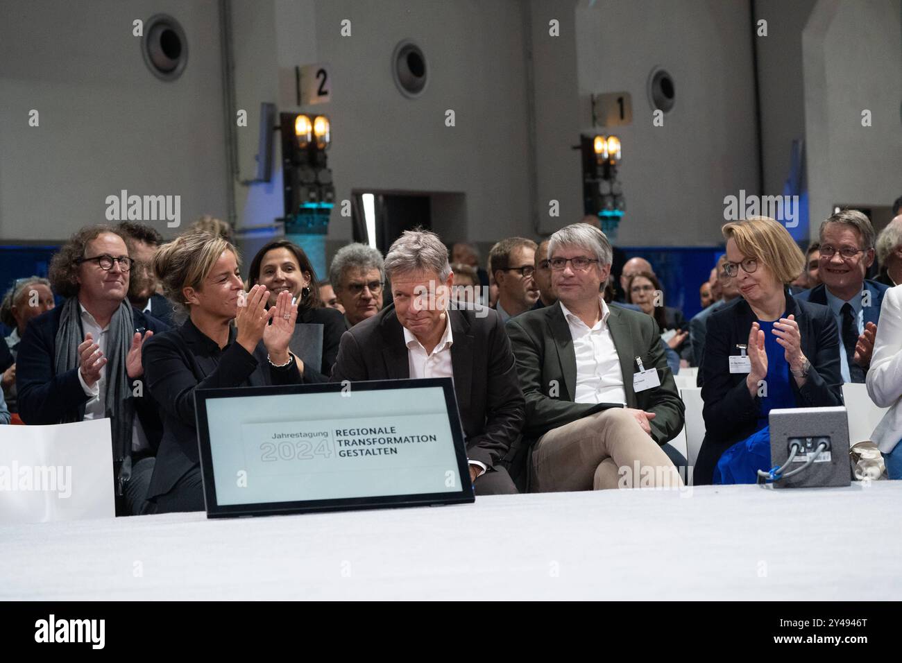 Bundesminister Robert Habeck auf der Transformationskonferenz - mit Staatssekretär Sven Giegold ...