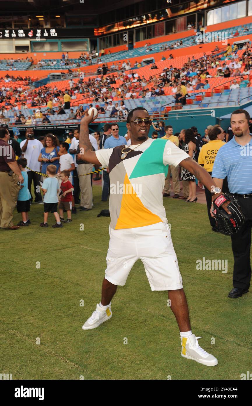 SMG Sean Diddy Combs Marlins Pitch 072410 03.JPG NEW YORK POST OUT ...