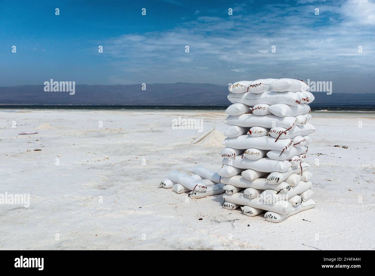 Djibouti, Lake Assal: Salzsee, der 155 m (509 ft) unter dem Meeresspiegel im Afar-Dreieck liegt ...