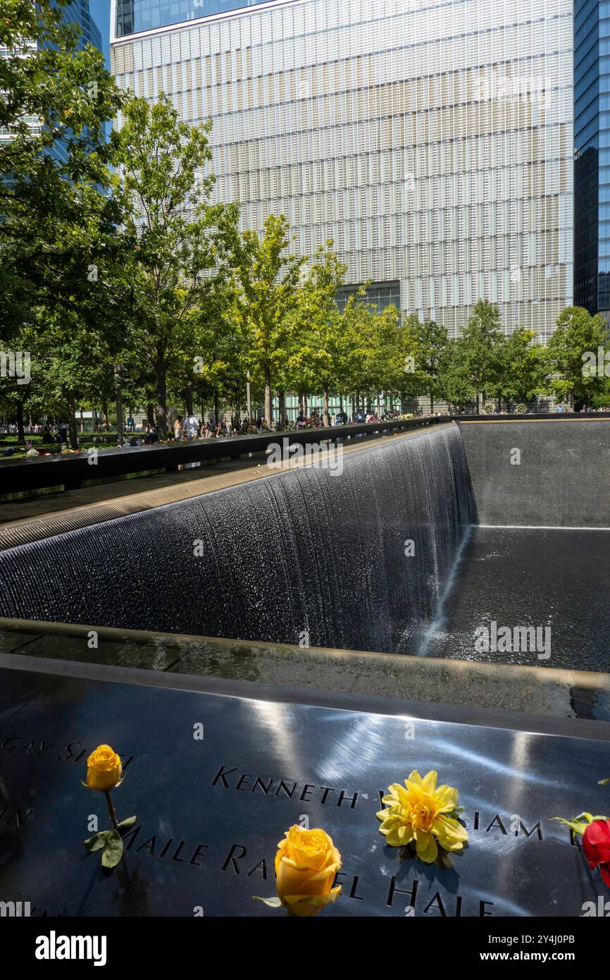 WTC Footprint Pool und Wasserfälle „Reflecting Abwesenheit“ im National ...