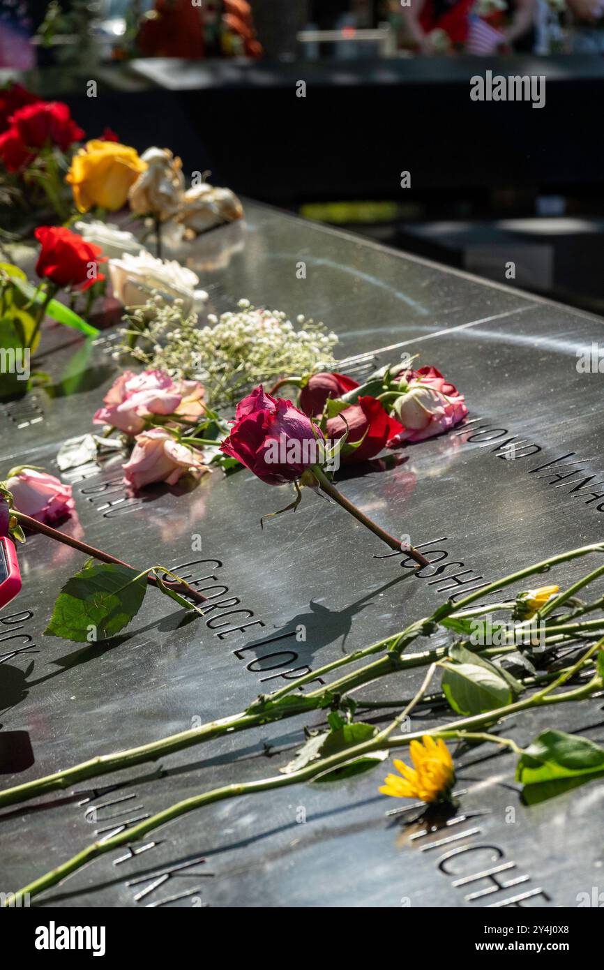 WTC Footprint Pool und Wasserfälle „Reflecting Abwesenheit“ im National ...