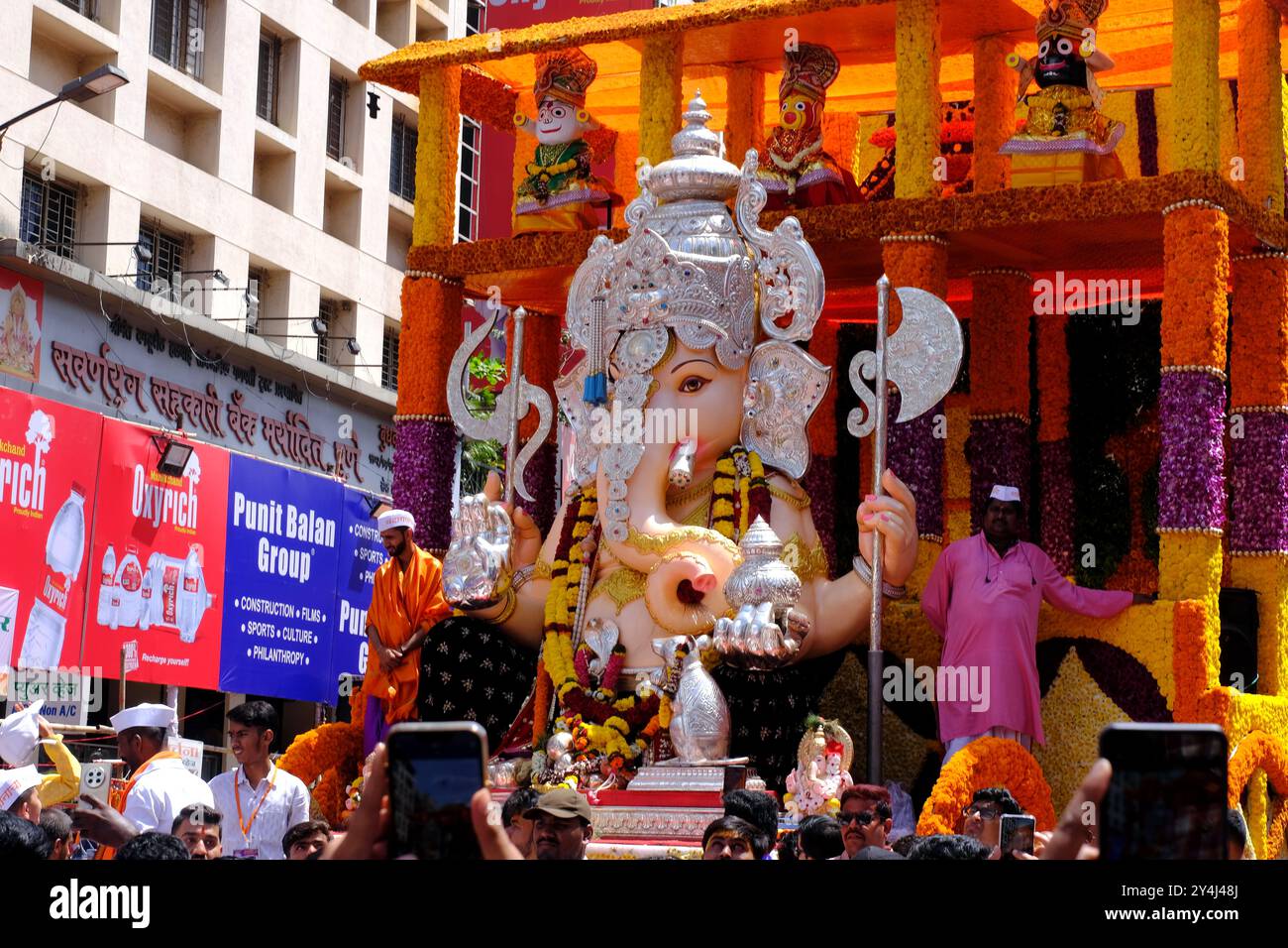 Pune, Indien – 17. September 2024: Tulshibag Ganapati Ganesh Immersion ...