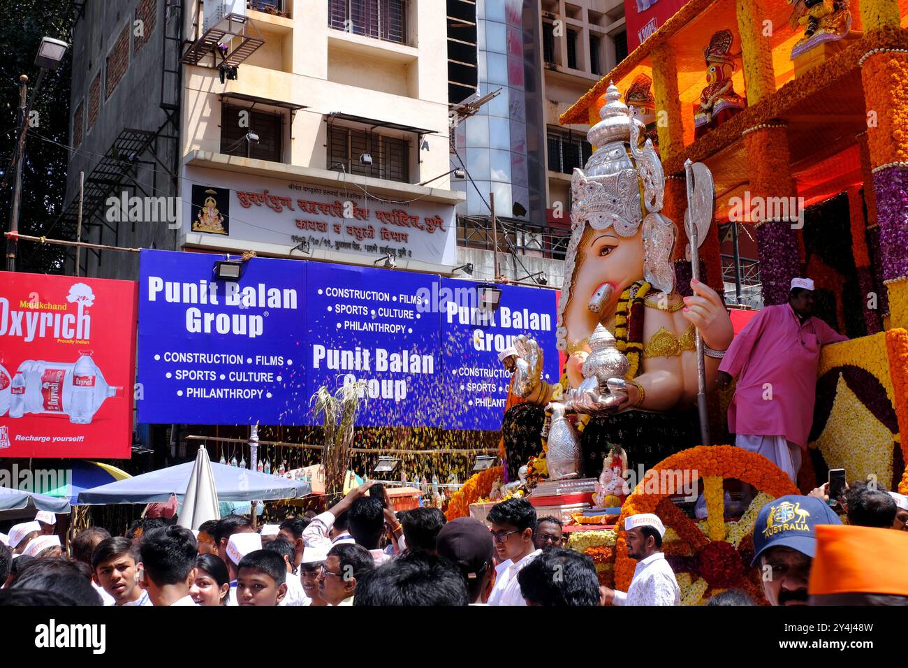 Pune, Indien – 17. September 2024: Tulshibag Ganapati Ganesh Immersion ...