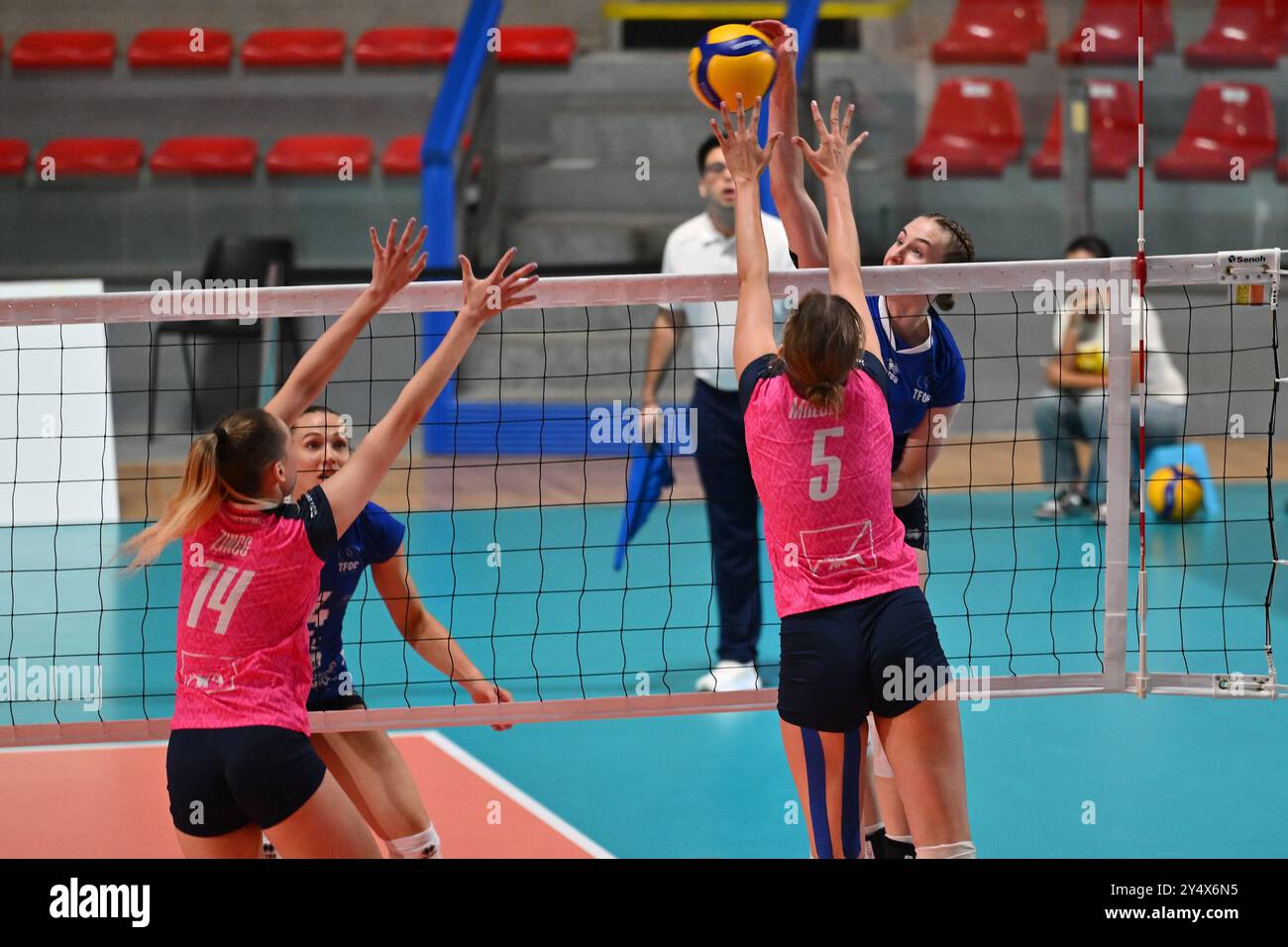 Alexandra Hadrych von Terville Florange OC in Aktion während des zweiten Tages des CEV ...