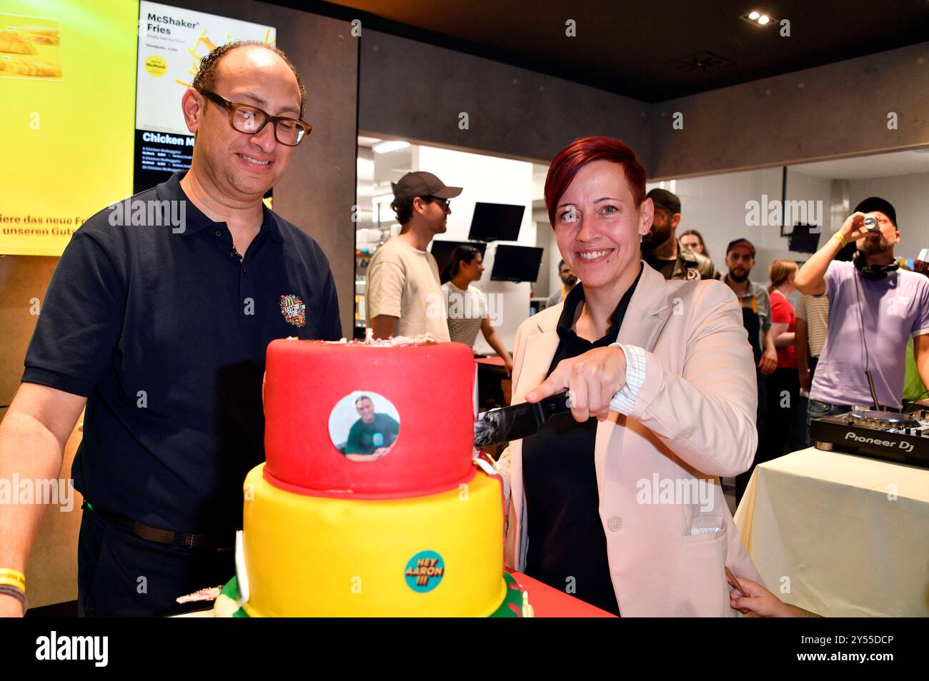 Oliver Mix und Melanie Paepke beim Grand Opening des McDonalds ...