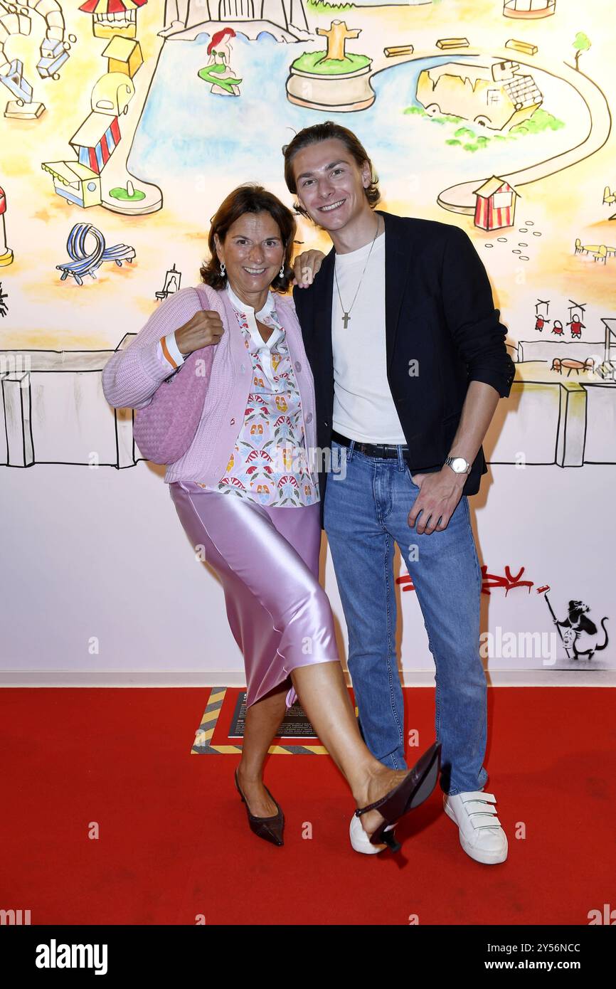 Claudia Obert und Max Suhr bei der Eröffnung der Ausstellung Haus von ...