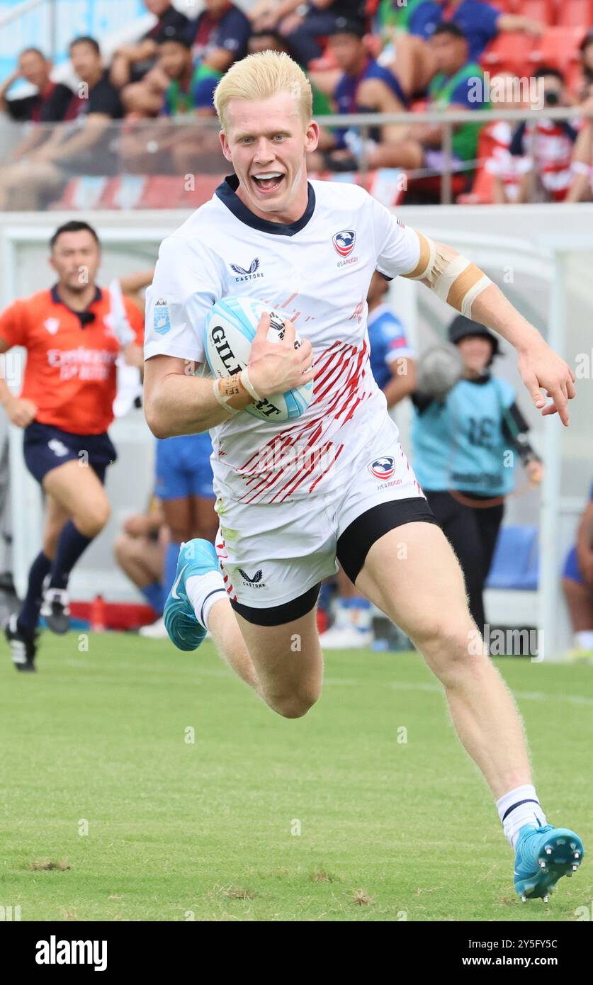 Higashi Osaka, Japan. September 2024. Toby Fricker trägt den Ball in die Endzone, um am Samstag ...