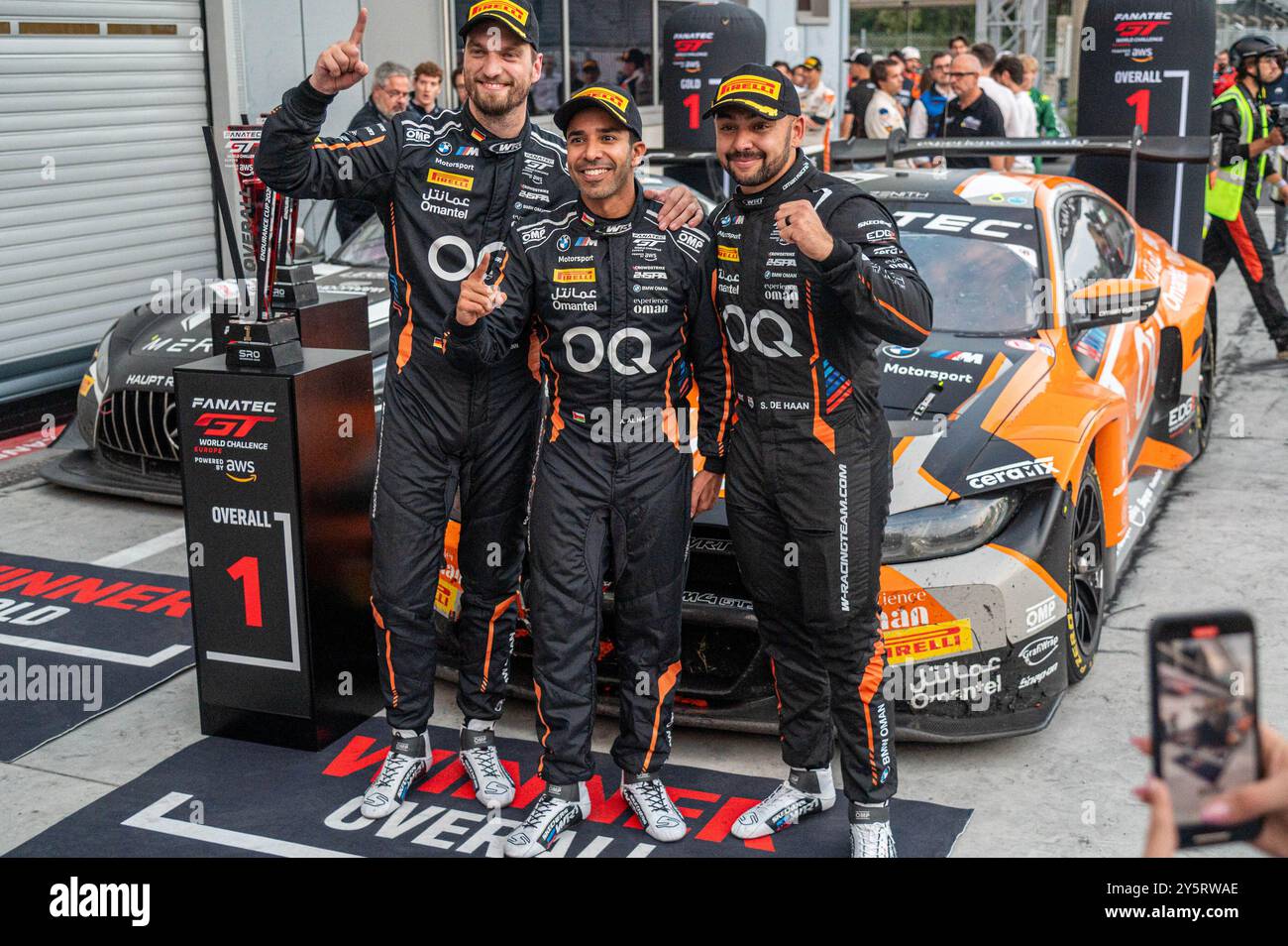 Jens KLINGMANN, Ahmad AL HARTHY, Sam DE HAAN, feiern den Sieg bei der ...