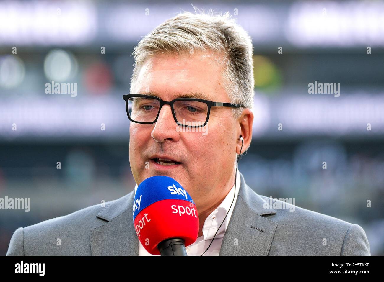 Axel Hellmann (Vorstandssprecher Eintracht Frankfurt) beim TV Interview ...