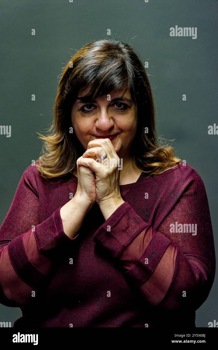 Reife kurvige frau -Fotos und -Bildmaterial in hoher Auflösung – Alamy