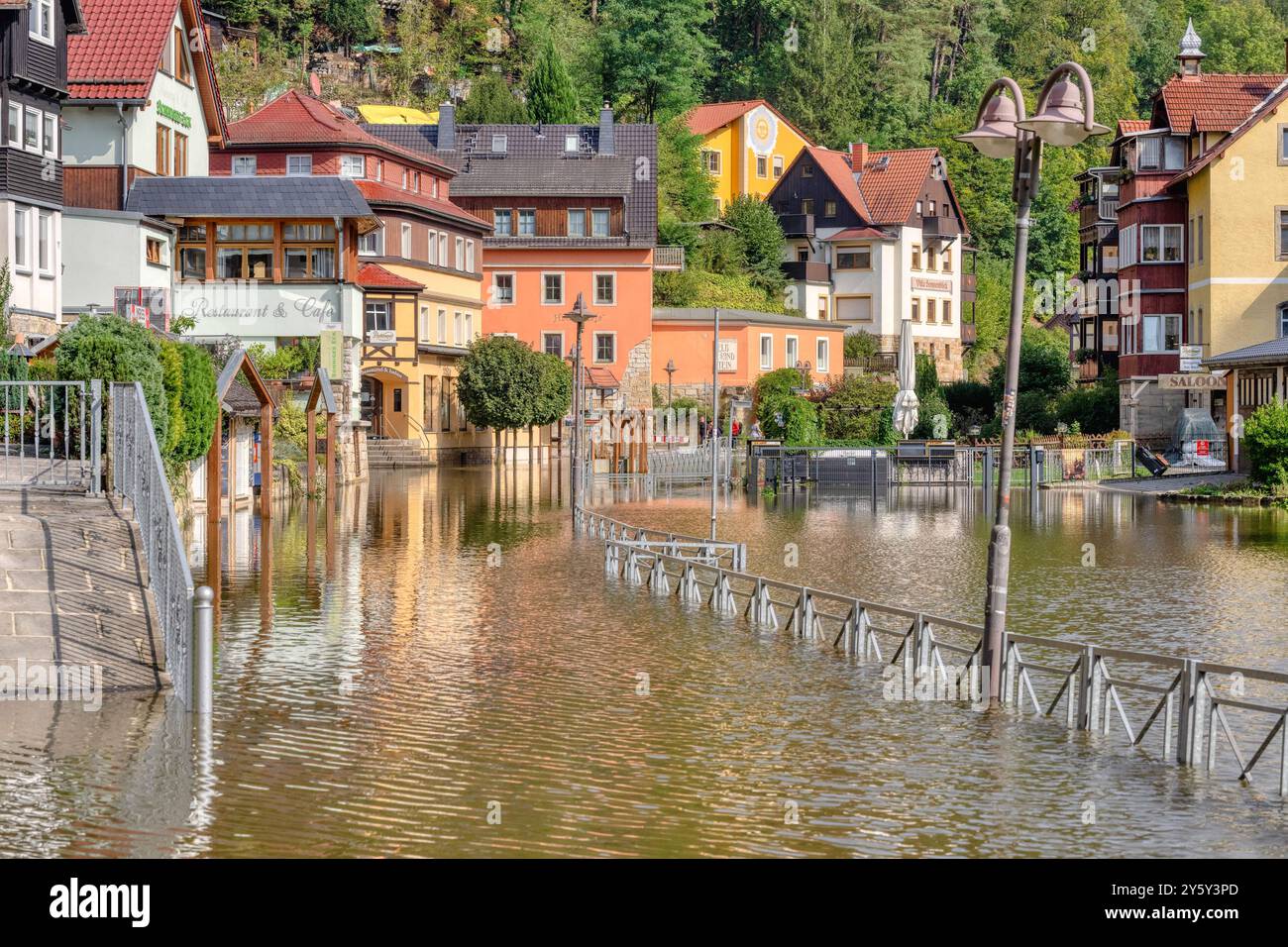 Hochwasser in Rathen Hochwasser der Elbe in Rathen in der Saechsischen ...