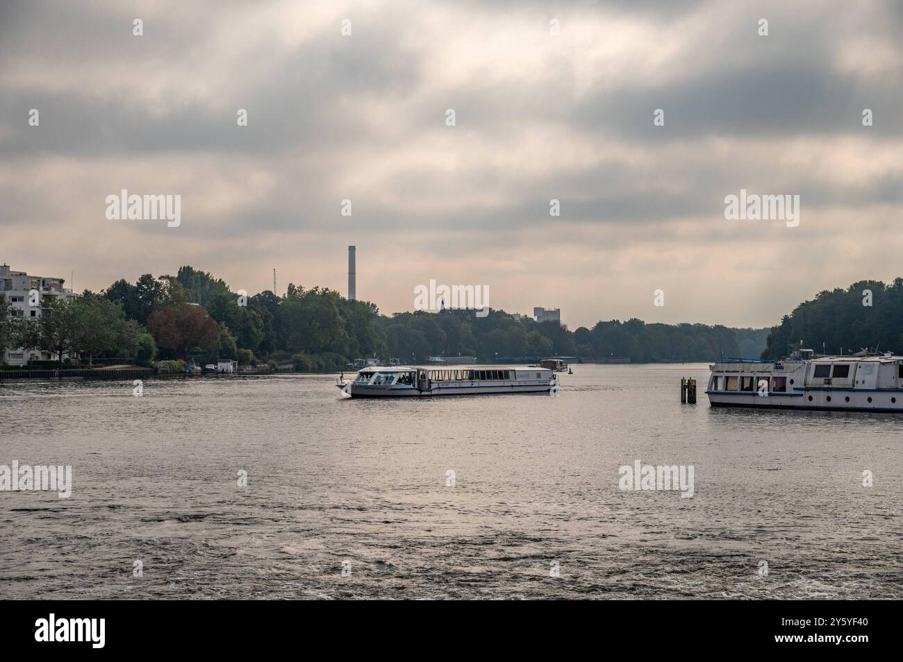 12 Stunden Stern Kreis das Schiff Poseidon der Stern Kreis Schifffahrt ...