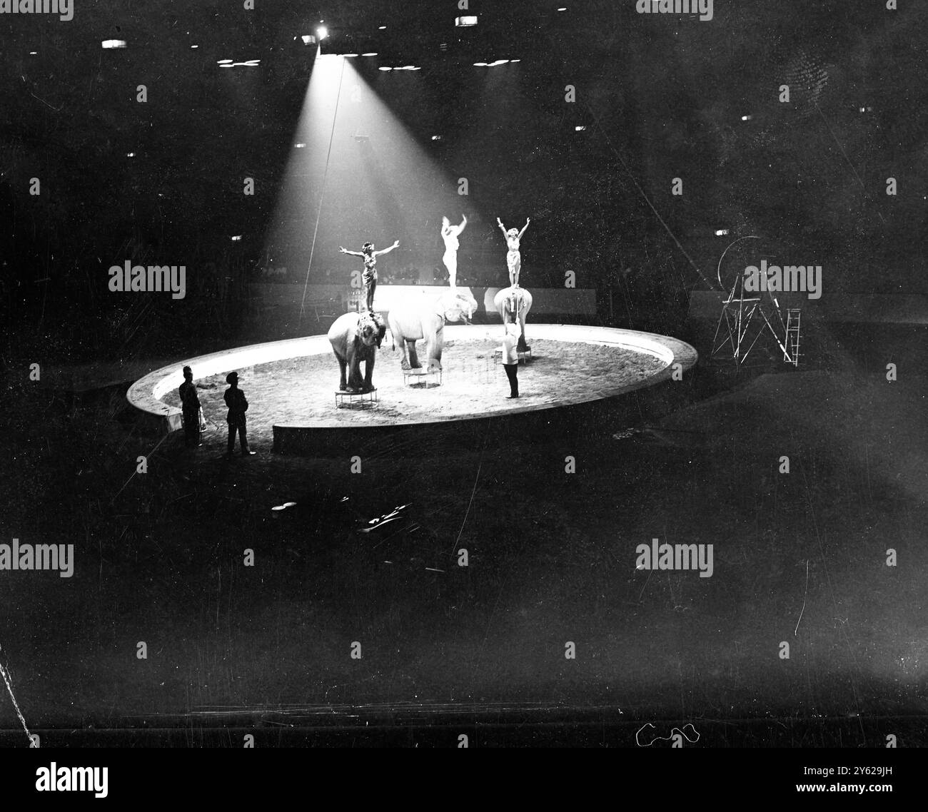 Die Weihnachtsfeier wurden heute mit der Eröffnung von Tom Arnold's ...