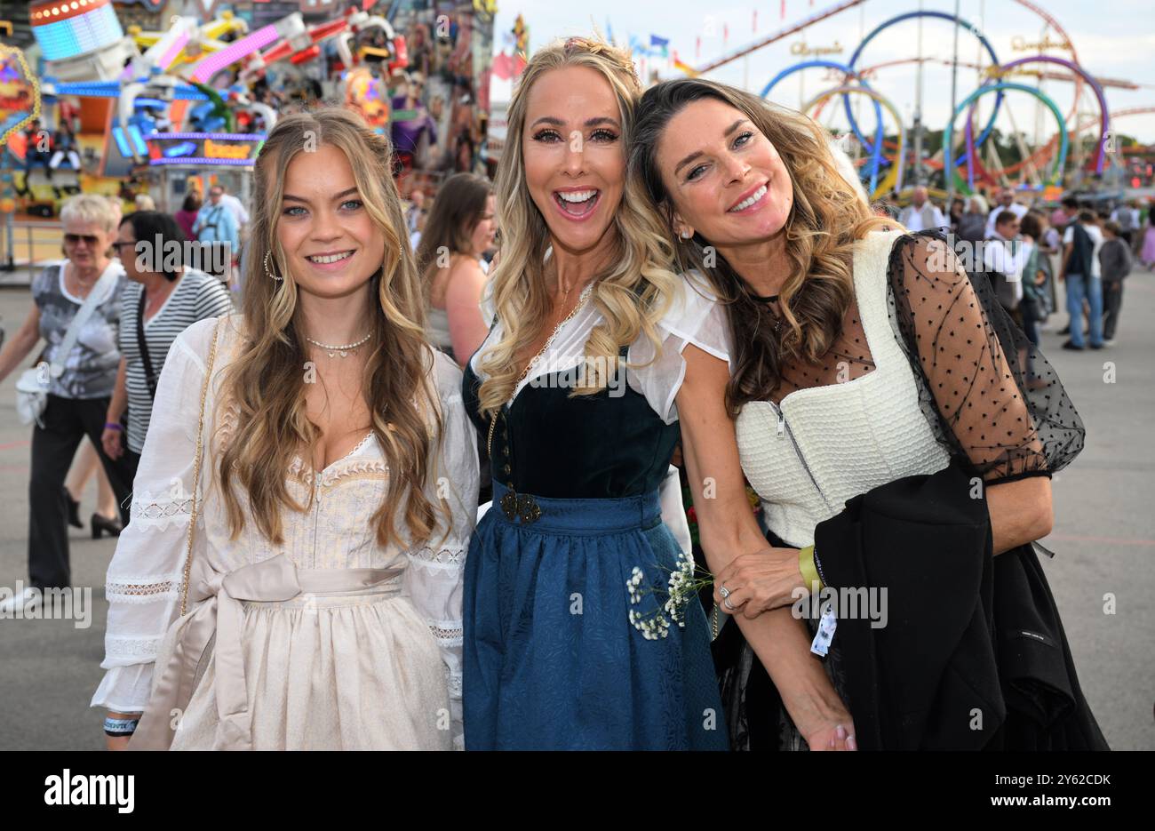 München, Deutschland. September 2024. Spielgefährtin Laura Langas, (l-r ...