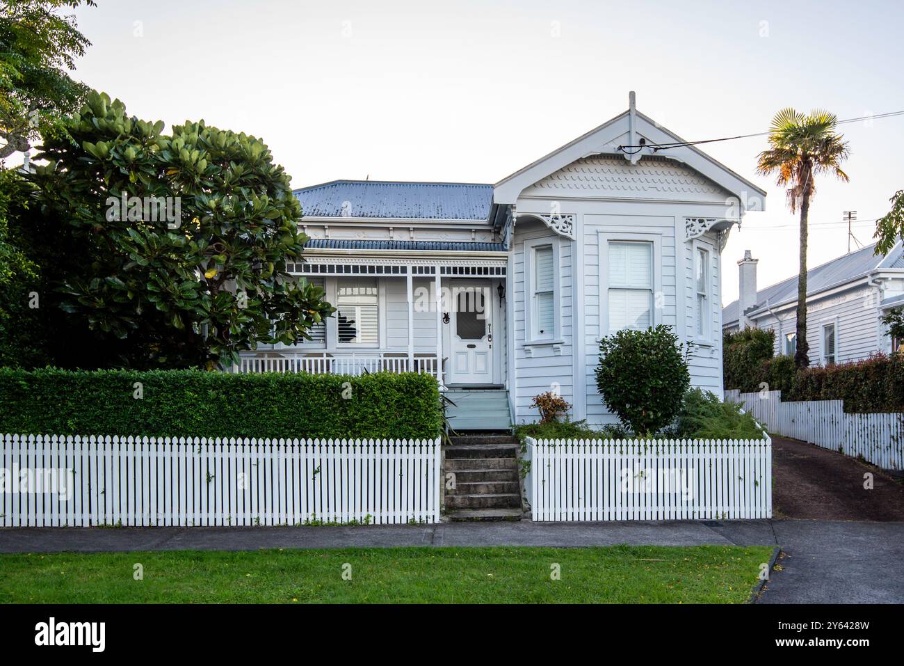 Wohnhäuser mit verzierten Zierteilen in Ponsonby, Auckland, Neuseeland ...