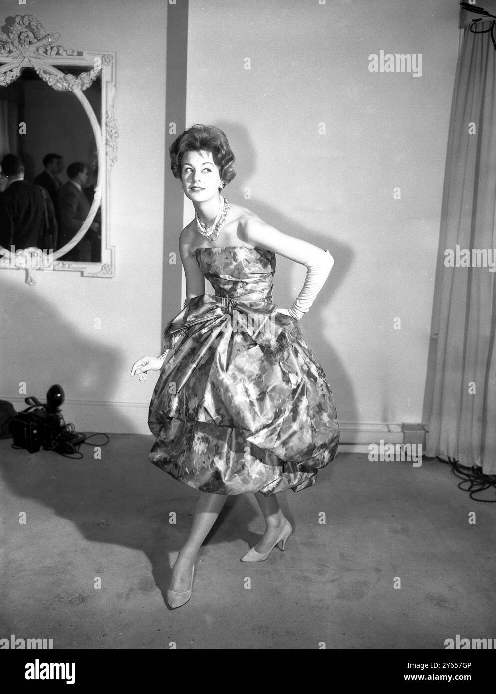Christian dior 1959 -Fotos und -Bildmaterial in hoher Auflösung – Alamy