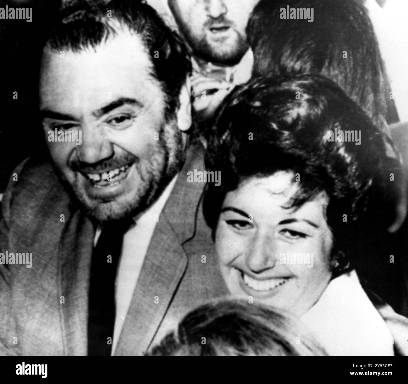 Der Schauspieler Ernest Borgnine und seine Braut , die ehemalige Donna ...