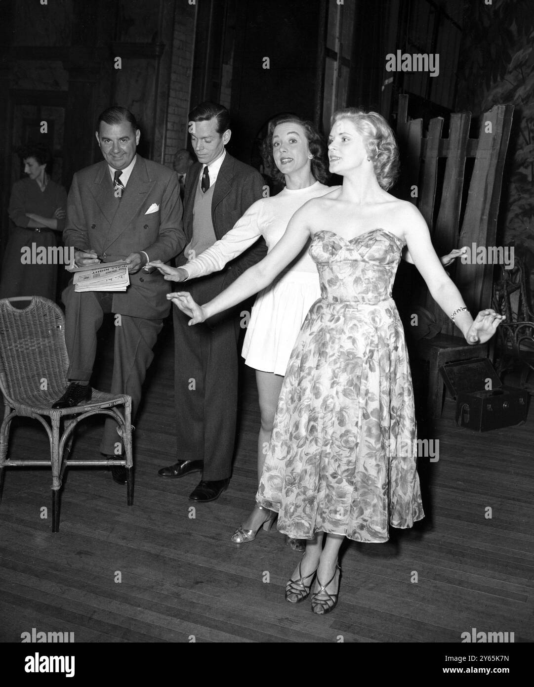 Junge Schauspielerinnen nahmen an einem ungewöhnlichen Vorsprechen im ...