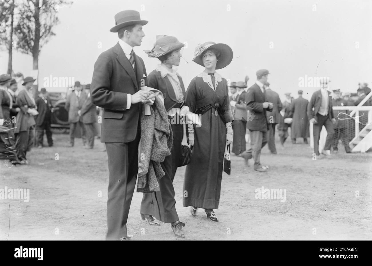 Frau Theo. Roosevelt Jr. & Mrs. Snowden Fahnestock, Foto zeigt Snowden ...