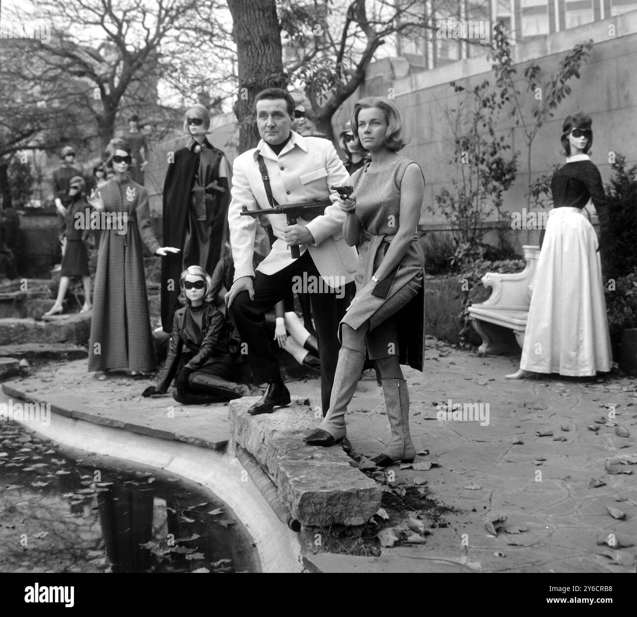 Patrick macnee 1963 -Fotos und -Bildmaterial in hoher Auflösung – Alamy