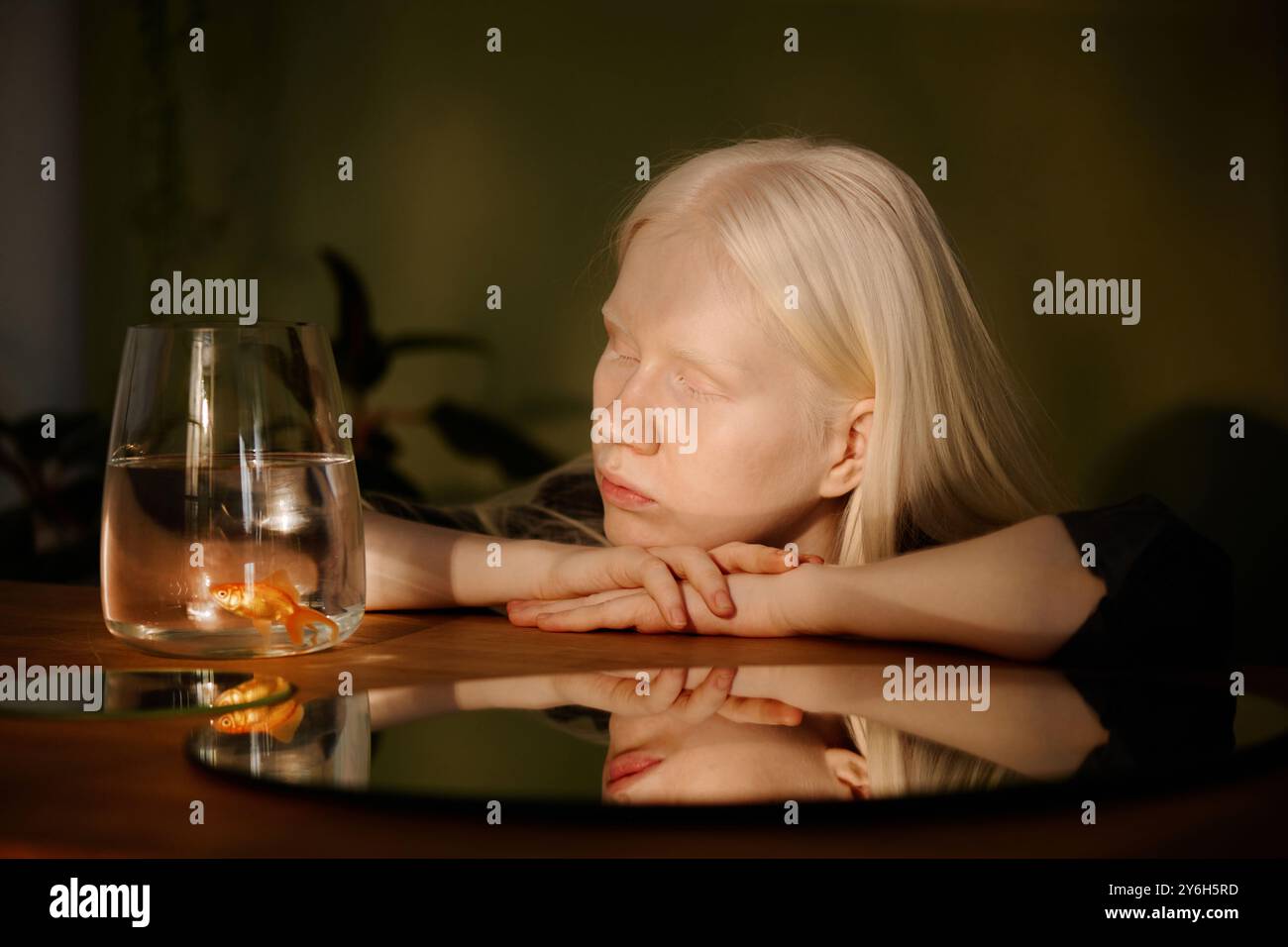 Albinism girl -Fotos und -Bildmaterial in hoher Auflösung – Alamy