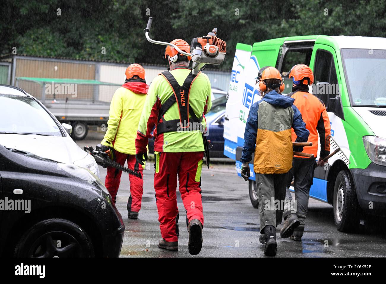 Solingen, Deutschland. September 2024. Mitarbeiter des Forst- und ...
