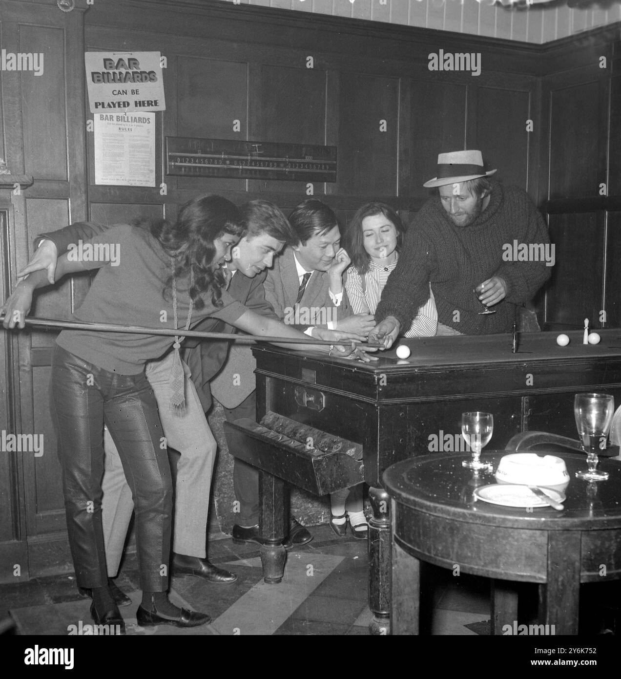 Nach einem Fotoaufruf für eine neue Bühnenproduktion Boss Woman von ...