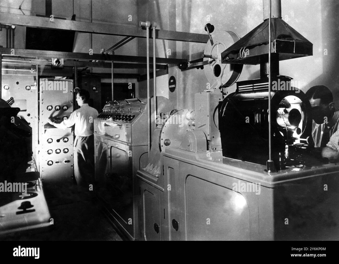 Die ersten Fernsehsendungen begannen im Alexandra Palace in Nord-London ...