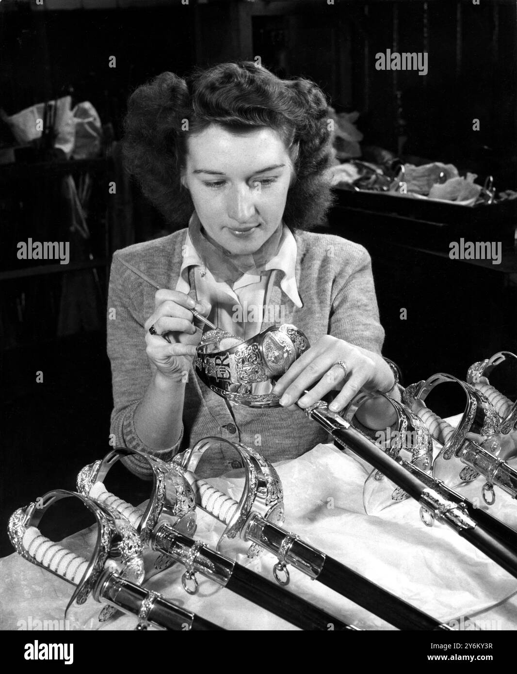 Schwertschneider sind damit beschäftigt, Offiziere zeremonielle ...