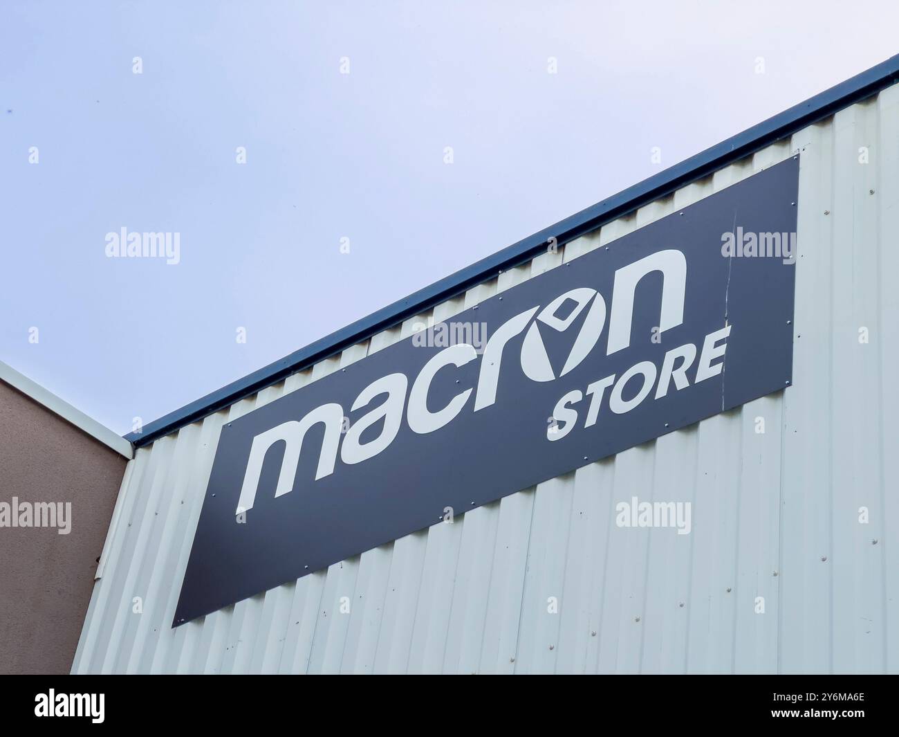 Macron logo -Fotos und -Bildmaterial in hoher Auflösung – Alamy