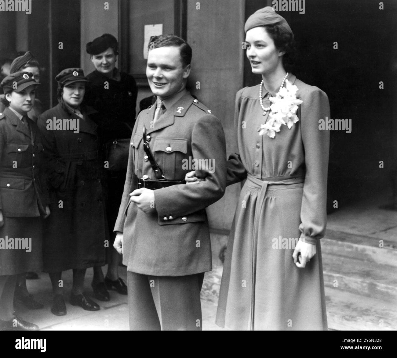 Der Earl of Inchcape und seine Braut Mrs. Pixie Ramsay, Tochter von Sir ...