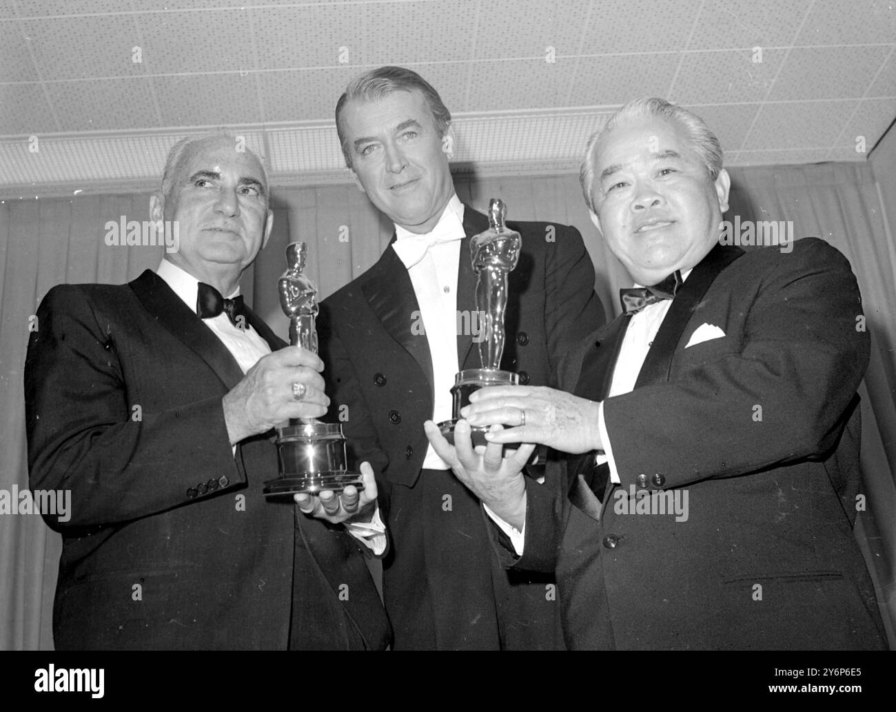 Schauspieler James Stewart vergibt Motion Picture Academy Awards an ...