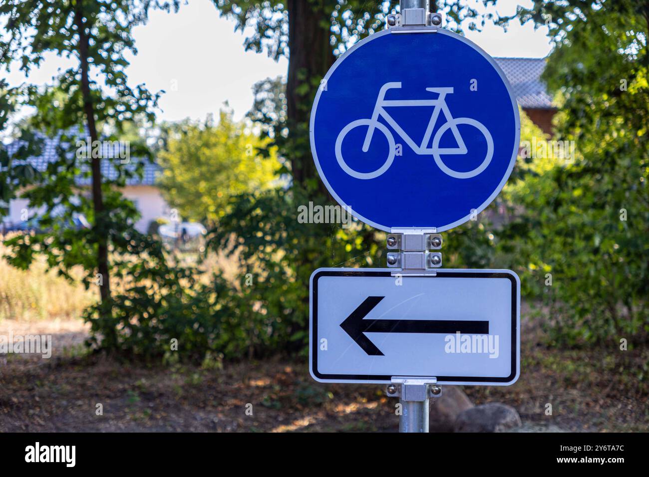 Deutschland 28. August 2024: Im Bild: Verkehrsschild, was auf einem ...