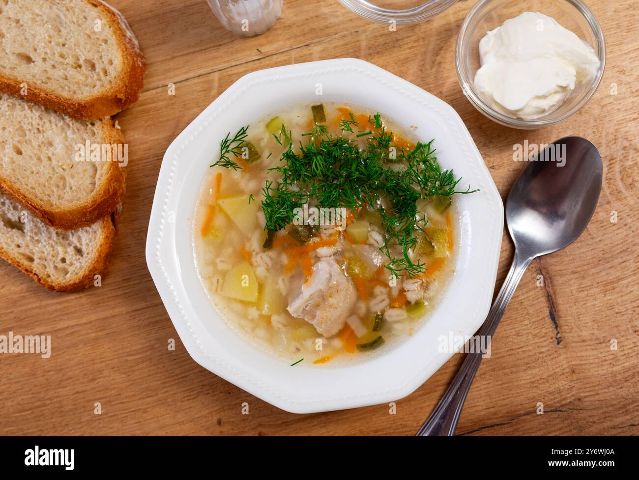 Mit gurken und perlzwiebeln -Fotos und -Bildmaterial in hoher Auflösung ...