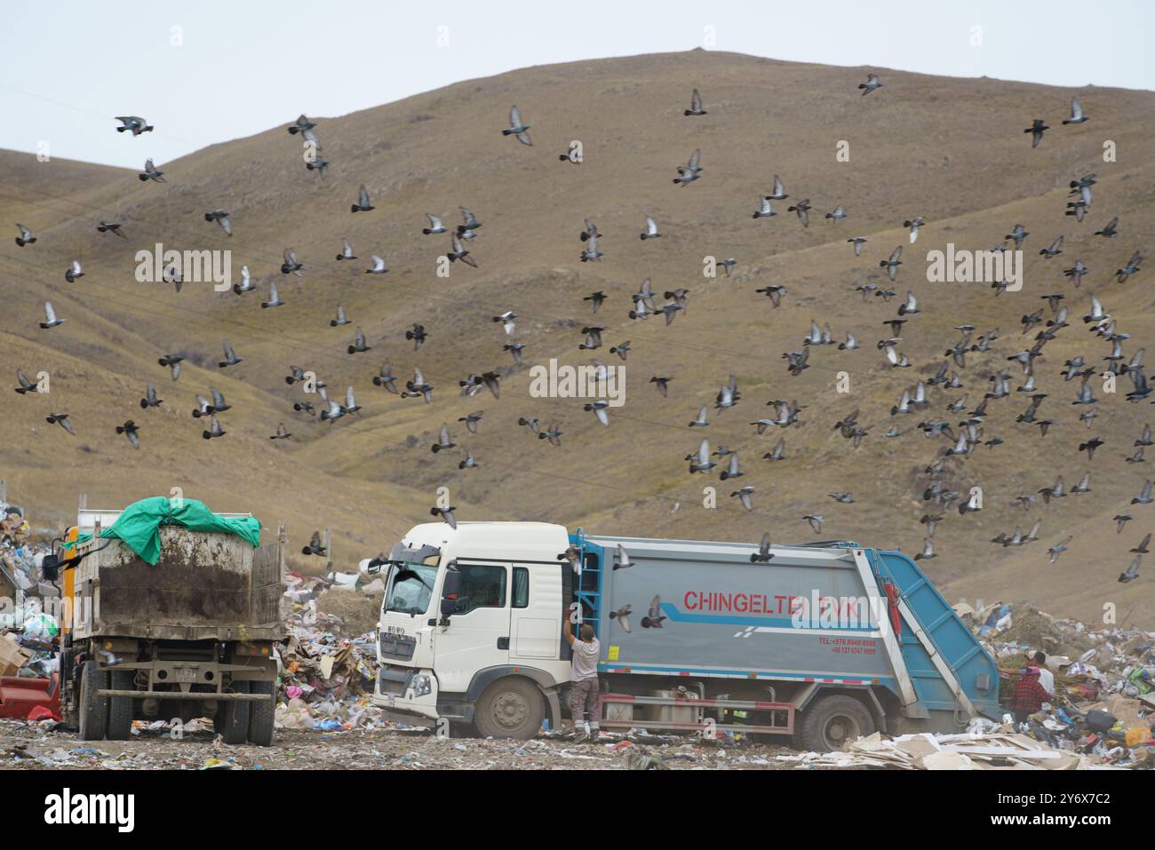 Ulaanbaatar, Mongolei. September 2024. Leute, die davon leben, Müll aus den Ulaanchuluut zu ...