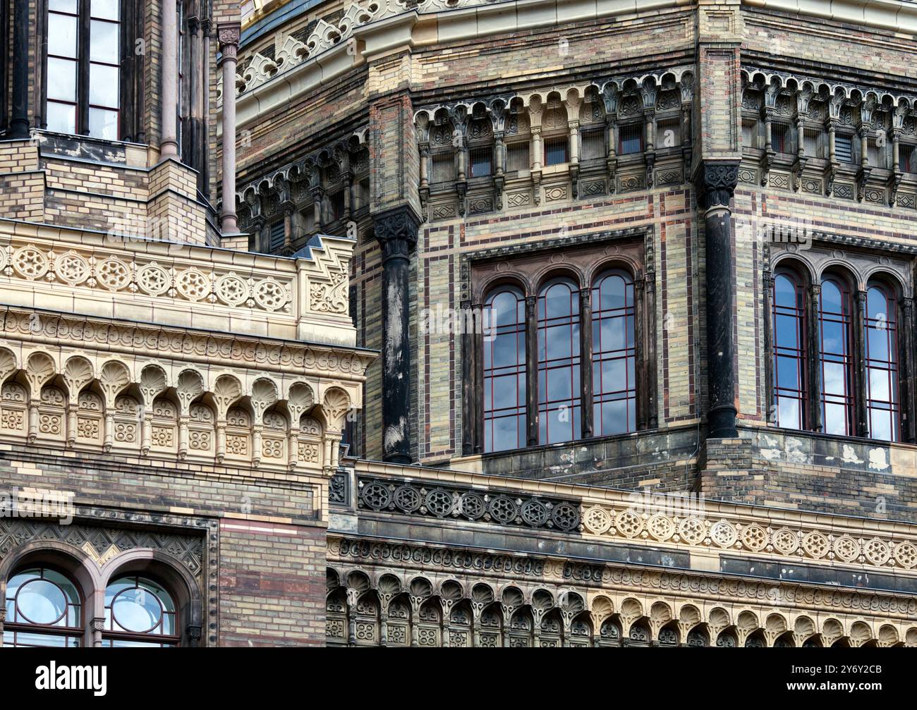 Die aufwendige maurische Architektur der Neuen Synagoge unterstreicht ...