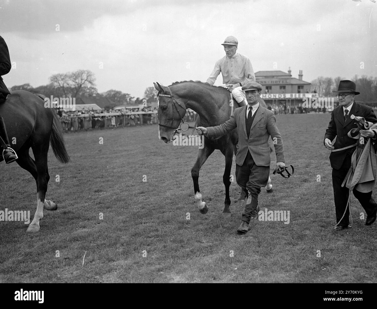GRANI GEWINNT BLUE RIBAND STAKES BEI EPSOM MR .J.S. Barrington's GRANI ...