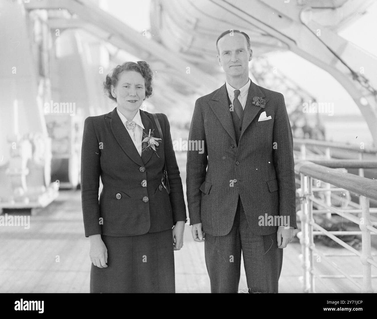 Unter den Passagieren an Bord des cunard White Star Liners QUEEN ...
