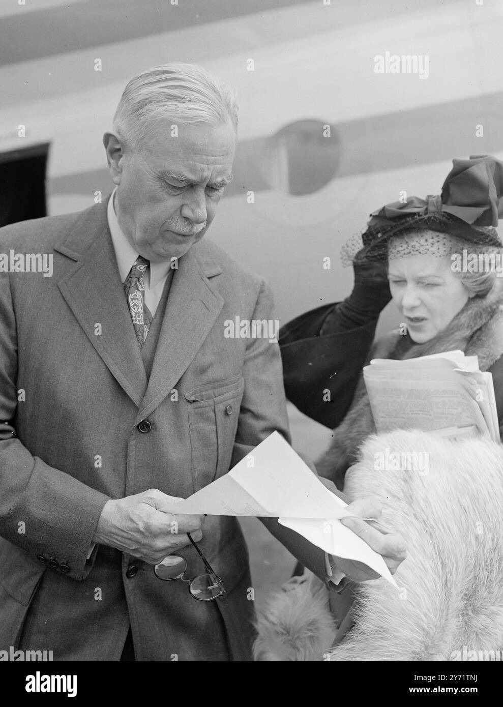 Colonel McCormick kehrt nach London zurück Colonel McCormick ist heute ...