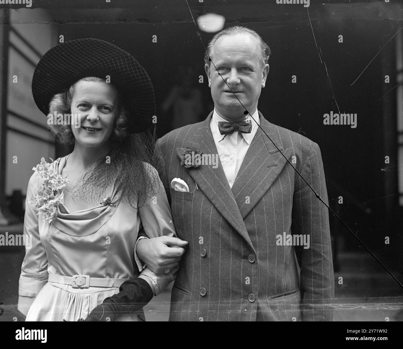 Lord Bethell vermählt Mrs. Joan Maud Reid. Die Hochzeit fand in Caxton ...