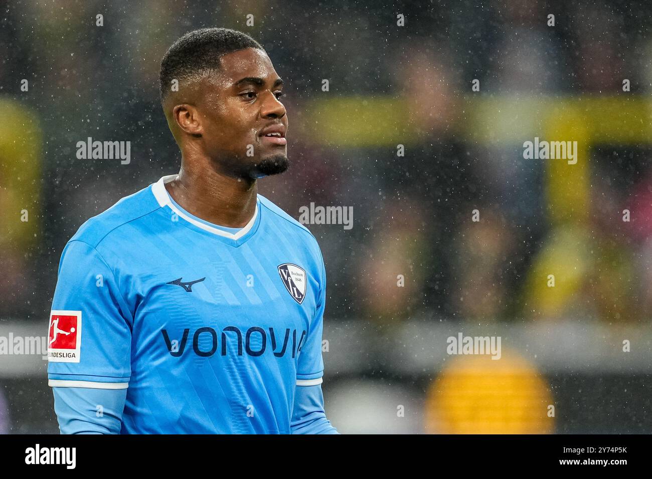 DORTMUND, DEUTSCHLAND - 27. SEPTEMBER: Myron Boadu vom VfL Bochum sieht ...