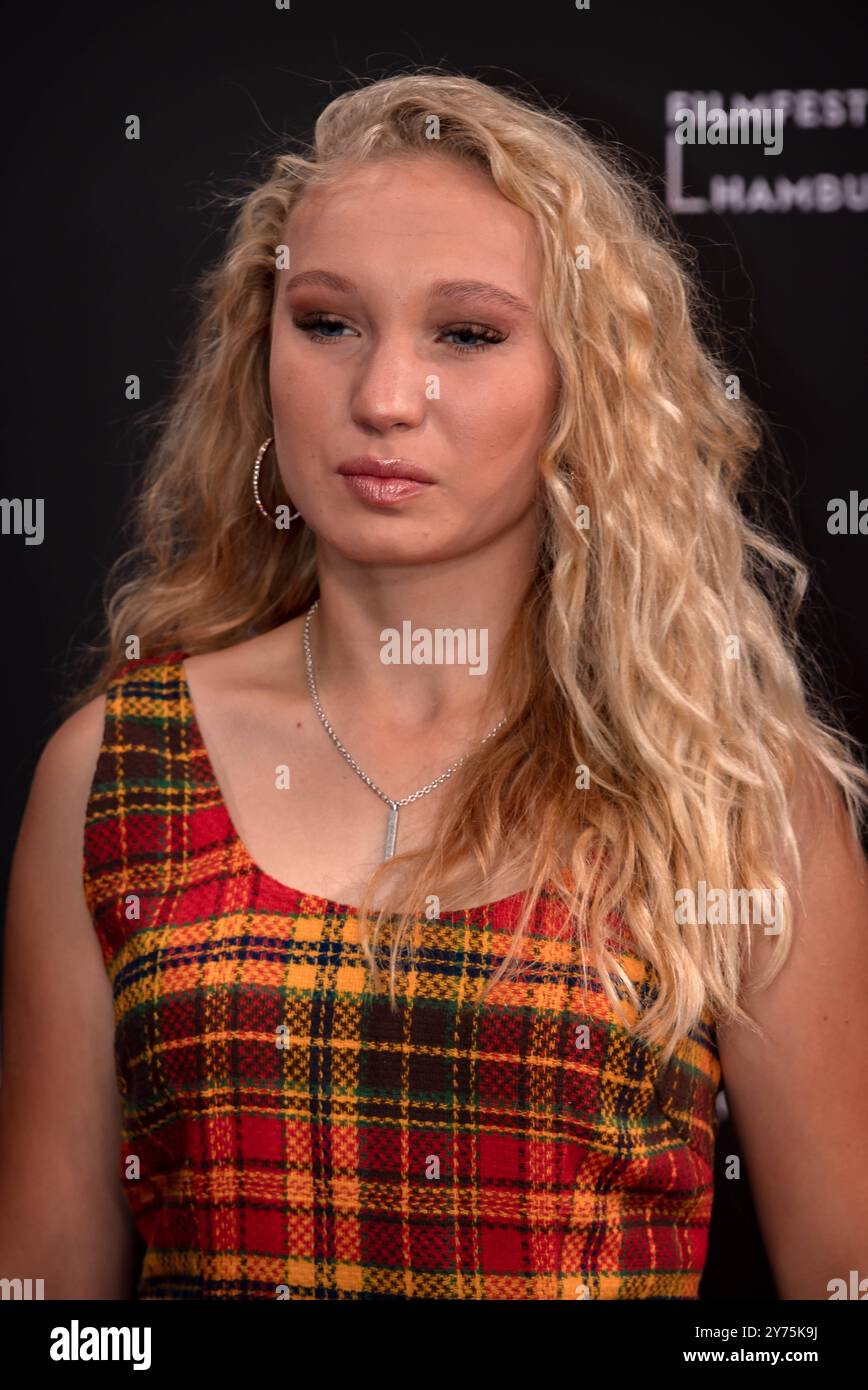 Filmfest Hamburg Helena Zengel bei der Premiere des Films Transamazonia ...