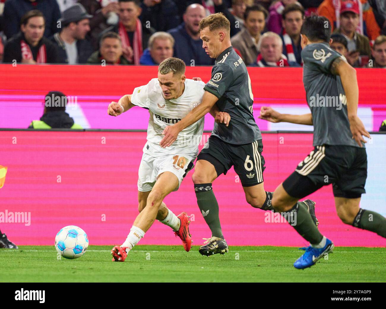 Florian Wirtz, Lev 10 wetteifern um den Ball, Tackling, Duell, Header, zweikampf, Action, Kampf ...