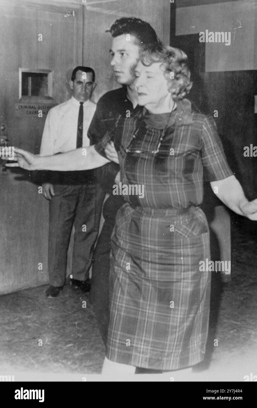 LAW & ORDER PRISON GUN DALLAS COURT VERSUCHT, AUS DEM GEFÄNGNIS ZU ...