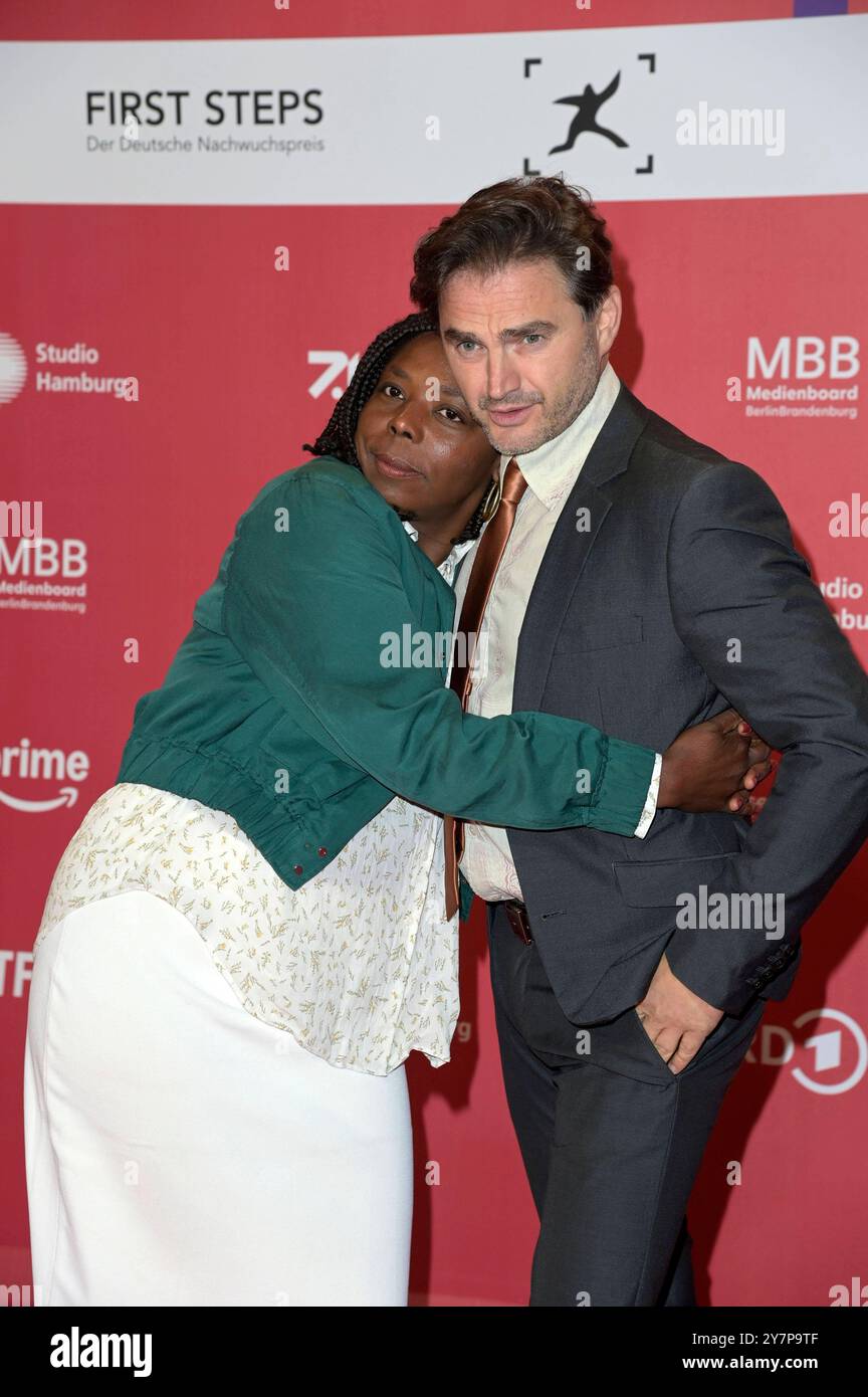 Dela Dabulamanzi und Lenn Kudrjawizki bei der 25. Verleihung der First ...