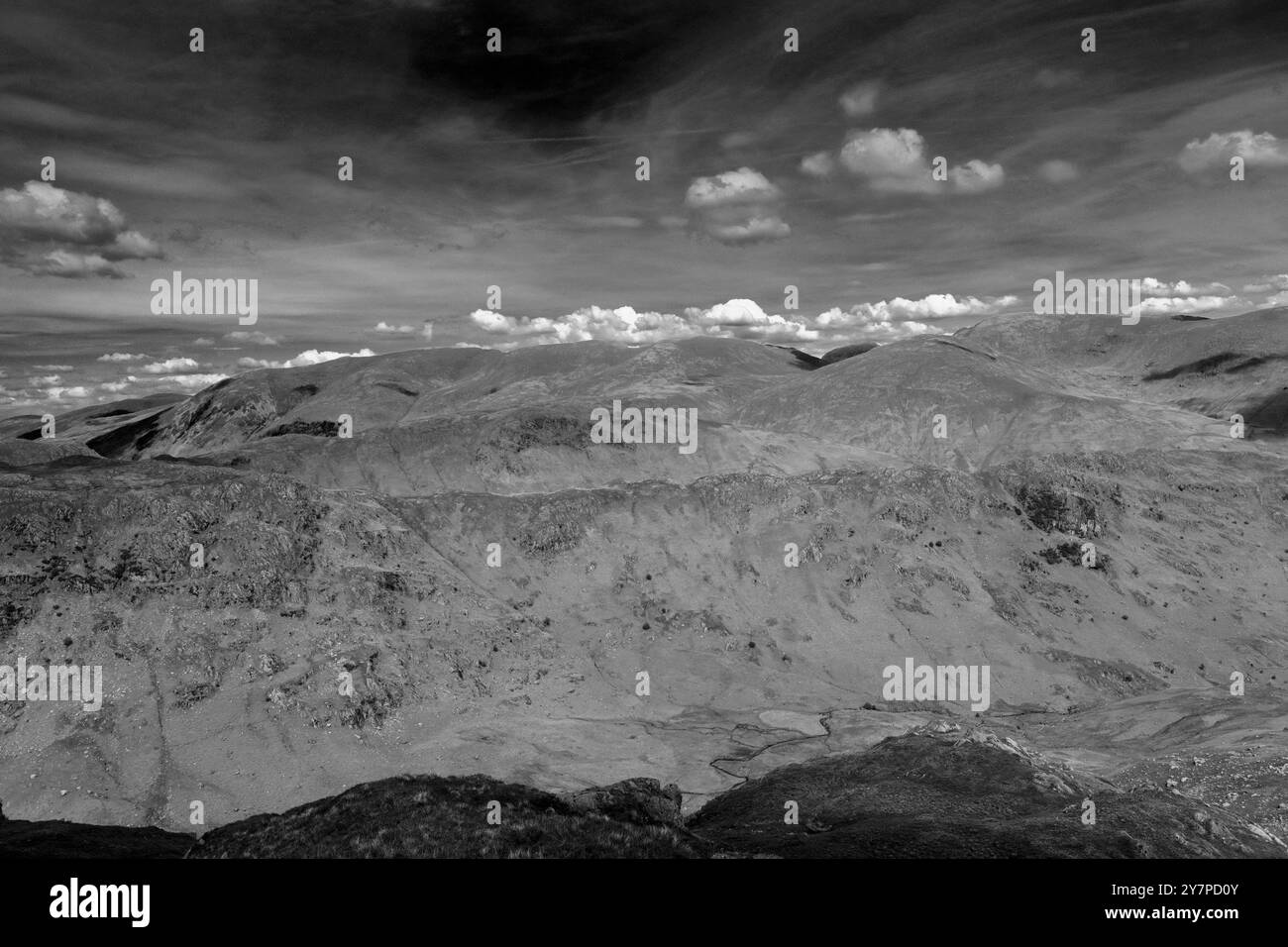 Blick über die Wythburn Fells bis zur Helvellyn Range, von Tarn Crag ...