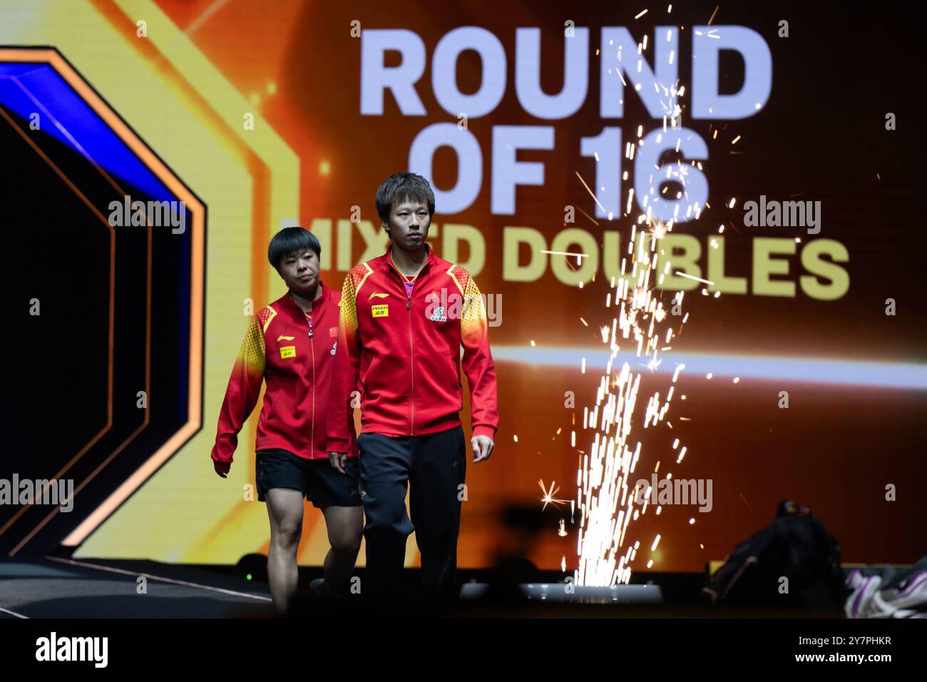 Peking, China. Oktober 2024. Wang Yidi/Lin Gaoyuan (R) aus China gehen ...